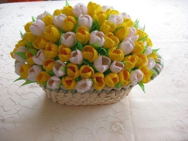 Spring crocuses of corrugated paper step by step – Art & Craft Ideas