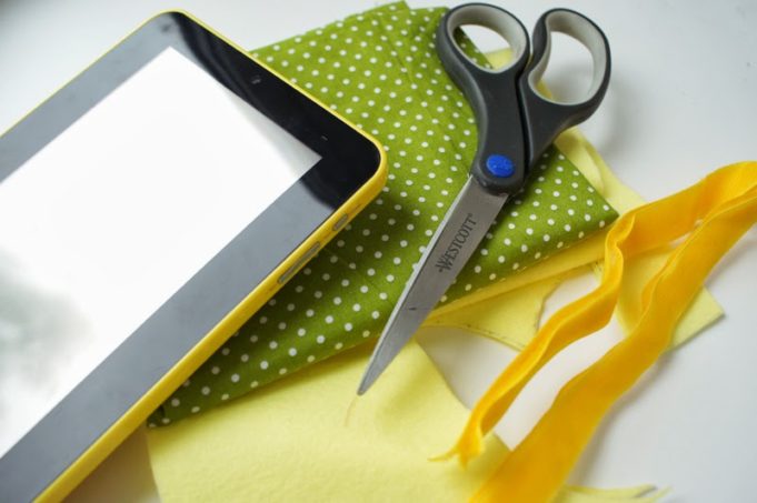 DIY: Beautiful Mobile Cover – Art & Craft Ideas
