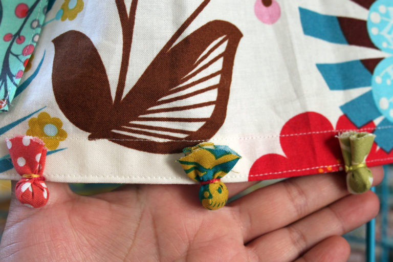 How to decorate saree from fabric pompom – Art & Craft Ideas