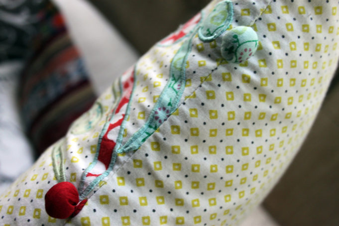 How to decorate saree from fabric pompom – Art & Craft Ideas