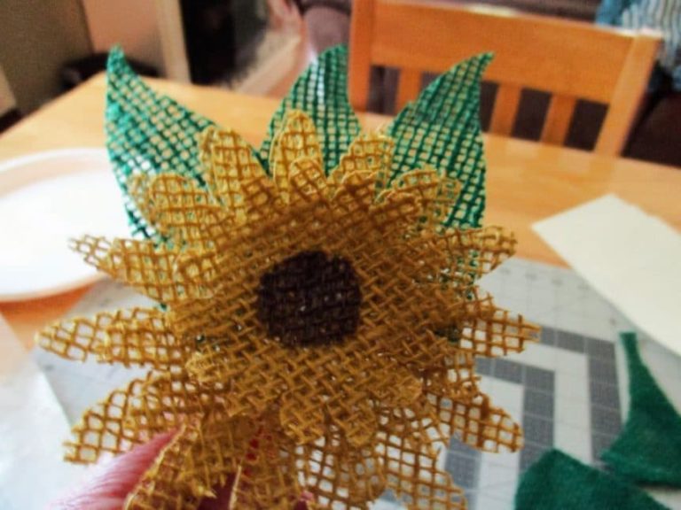 How to make a burlap sunflower – Art & Craft Ideas